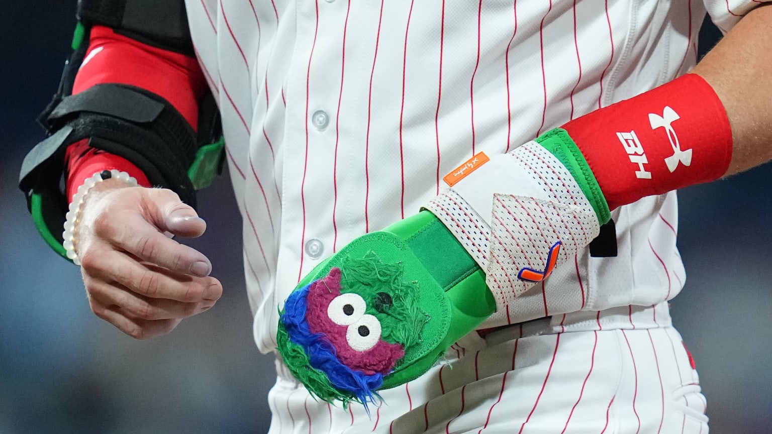 フィリーズ・ハーパー ファナティックのタトゥーでフィリー愛を固める - MLB FREAKS